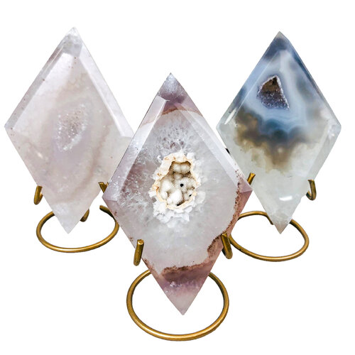 AGATE GEODE DIAMOND ON STAND